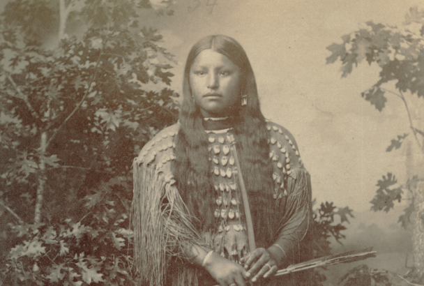 15 Stunning Portraits Of Native American Teen Girls (1800s–1900s ...
